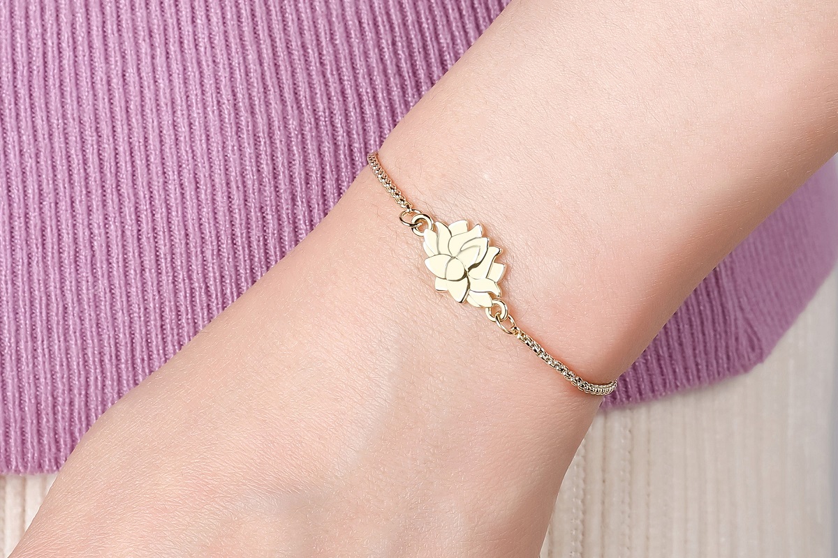 Ý nghĩa charm hoa sen vàng, bùa hộ mệnh thanh tịnh bình yên